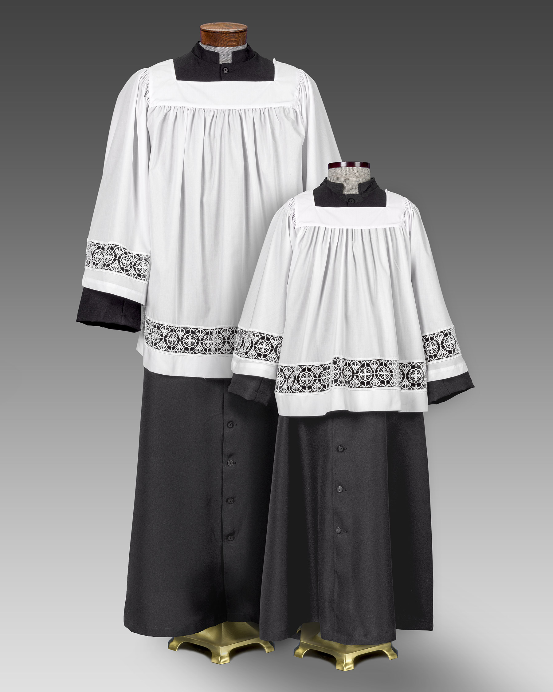 CM Almy | Vienna Choir Cotta with Square Yoke, Traditional Length
