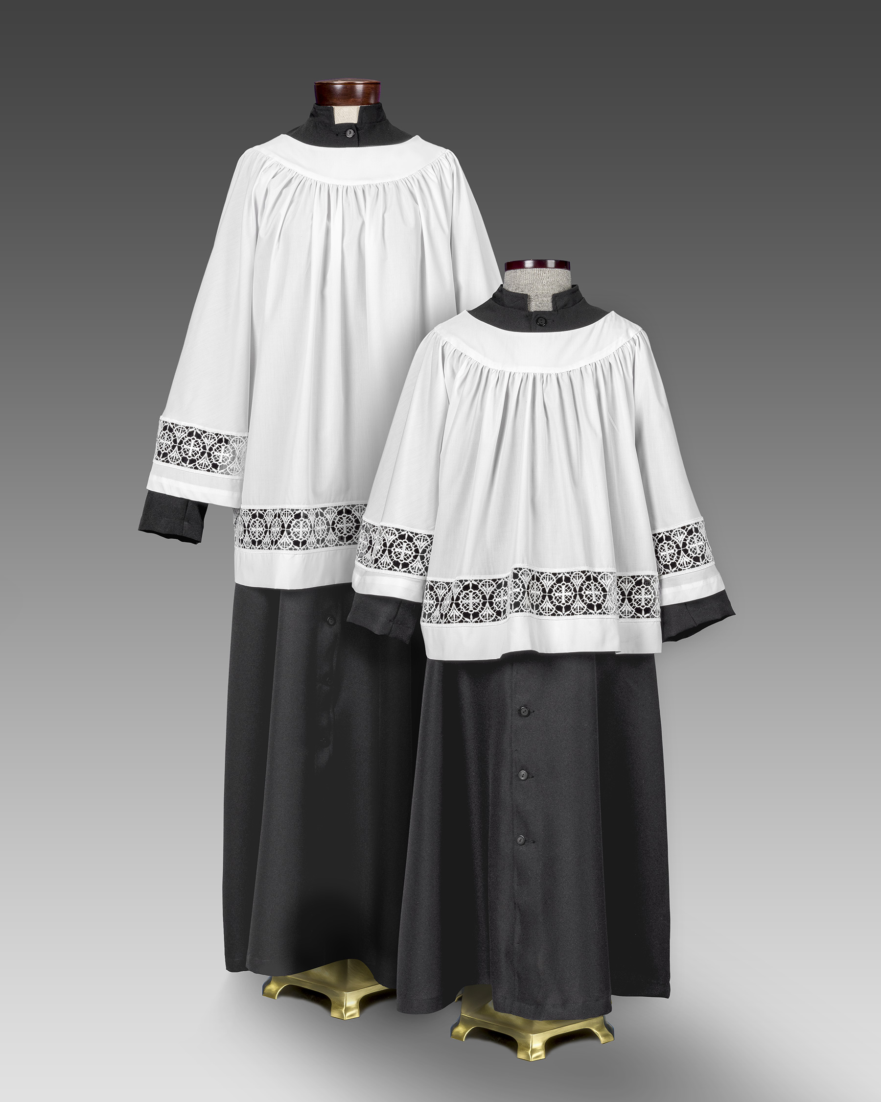 CM Almy | Vienna Choir Cotta with Round Yoke, Traditional Length